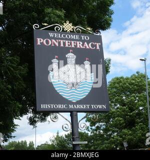 The Welcome To Pontefract sign which greats visitors arriving in ...