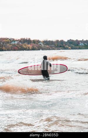Surfers in the lake in cleveland ohio Stock Photo - Alamy