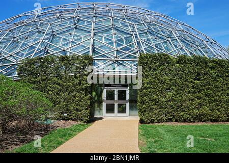 Exterior architecture and design of Climatron geodesic conservatory ...