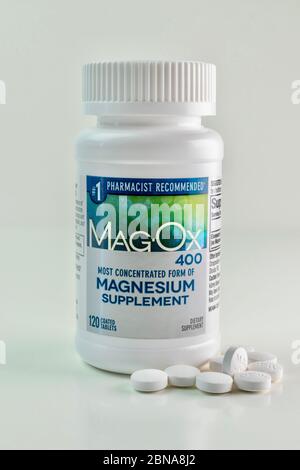 Bottle of pills of Magnesium, Nutritional supplement Stock Photo - Alamy