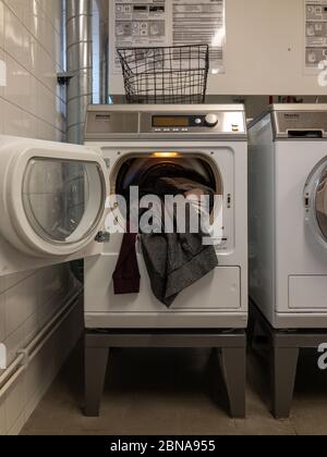 Washing machine overflowing with clothes Stock Photo - Alamy