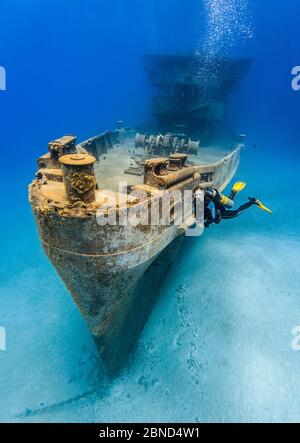 Bow of the USS Kittiwake wreck (US Military submarine rescue vessel ...