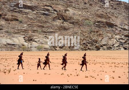of Himba tribes people in the Marienfluss northern Namibia Stock Photo ...