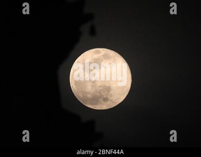 April's supermoon lit up the sky in Xuchang city, north China's Henan ...