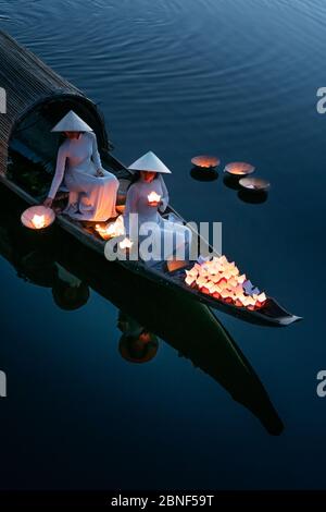--File--Undated Photo: People set off lanterns during Hoi An Lantern ...