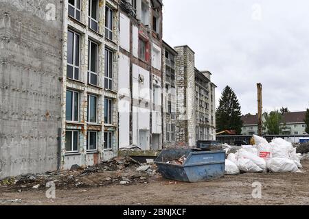 Munich, Germany. 15th May, 2020. Demolition work, demolition of a ...