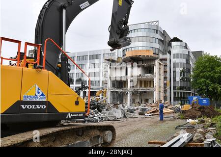 Munich, Germany. 15th May, 2020. Demolition work, demolition of a ...