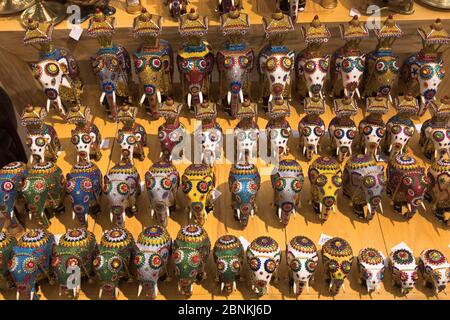 dh One Galle Face shopping mall COLOMBO SRI LANKA Cloth shop Interior ...