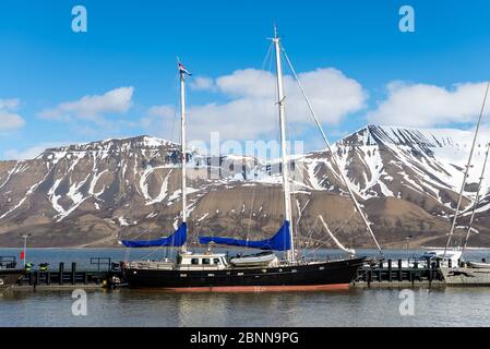 Sailing yacht in port of Longyearbyen, Svalbard archipelago Stock Photo ...