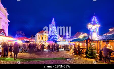 Brandenburg: Blue lights Christmas market in Potsdam city center ...