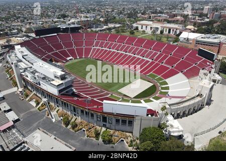 The Los Angeles Memorial Coliseum peristyle and Olympic torch cauldron ...