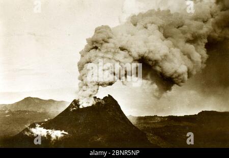 Vesuvius eruption 1944 Stock Photo - Alamy