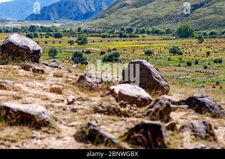 Tibetan scenery, Shegar, Tibet Stock Photo - Alamy