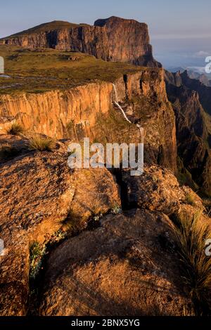 Amphitheater and Tugela river, Drakensberg mountains, Royal Natal ...