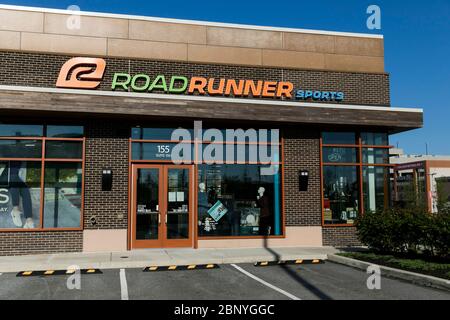 Road Runner Sports Logo