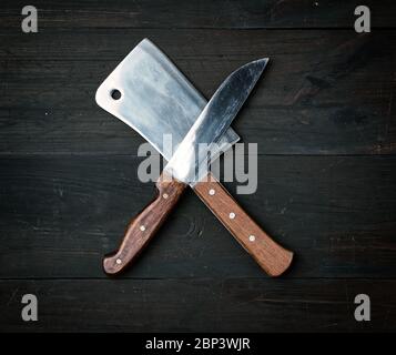 two kitchen knives crossed Stock Photo - Alamy