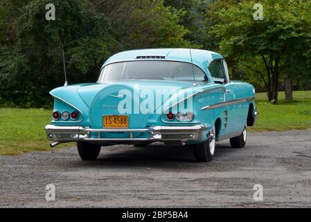 turquoise 1958 Chevrolet Impala coupe backlight and roof scoop Stock ...
