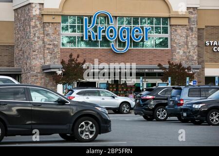 Kroger grocery store logo sign in downtown Columbus, Ohio Stock Photo ...