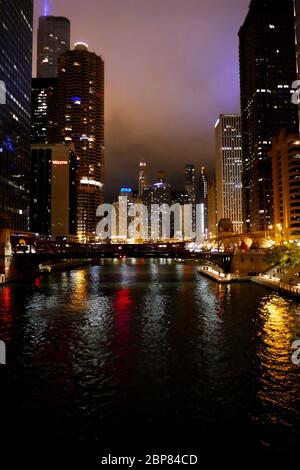 Night time view of downtown Chicago Stock Photo - Alamy