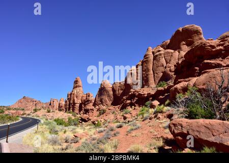 Asphalt road through the sandstone formations in the Valley of Fire ...