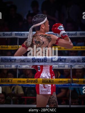 Muay Thai fighting at Channel 7 Stadium Stock Photo - Alamy