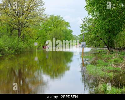 River Forest, Illinois, USA. 18th May 2020 Floodwaters from the Des ...