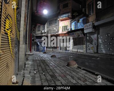 A run-down, dirty alley Stock Photo - Alamy