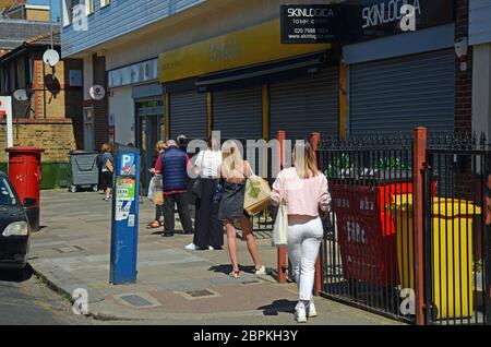 Post Office Queue in London Bridge - London UK Stock Photo - Alamy