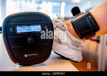 The alcoholmeter, an ankle strap that measures alcohol consumption ...