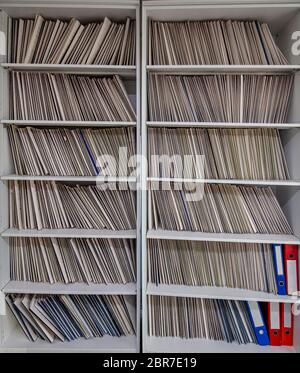 Shelf full of folders and files in an office Stock Photo - Alamy