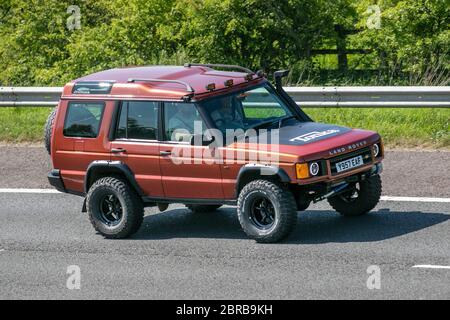 land rover discovery modified Stock Photo - Alamy
