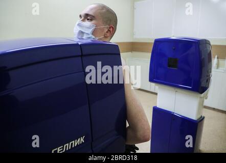 An army conscript undergoes medical examination at the Moscow Stock ...