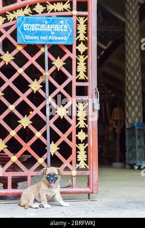 no shoes allowed sign at temple Stock Photo - Alamy