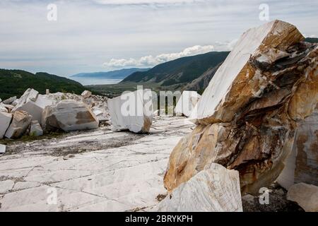 heap of large marble blocks Stock Photo - Alamy
