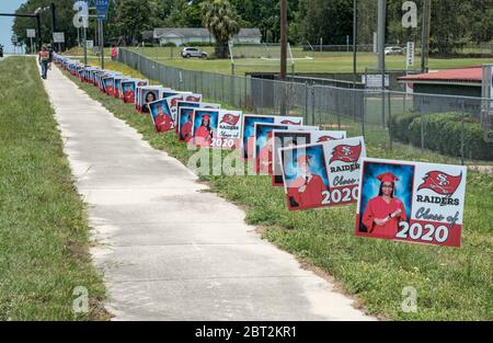 2020 graduating class of Seniors at Santa Fe High School in Alachua ...