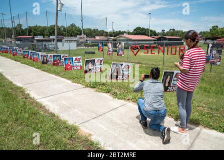 2020 graduating class of Seniors at Santa Fe High School in Alachua ...