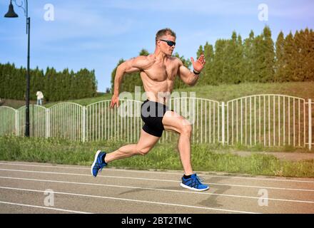 a man runs fast on a treadmill Stock Photo - Alamy