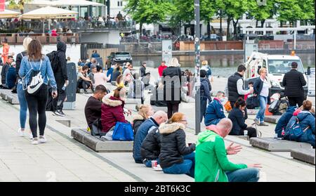 Hamburg, Germany. 23rd May, 2020. People walk densely packed over ...