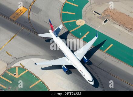 Aerial view of Delta Airlines Boeing 757 and Airbus A320 aircraft at ...