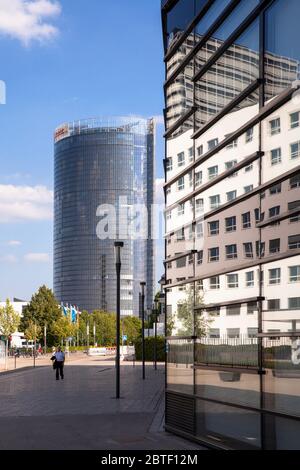 Der Post Tower, Firmensitz der DHL Group, Bilanzpressekonferenz, Bonn ...