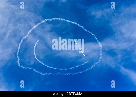 Smiley face in smoke trail from skywriting Stock Photo - Alamy