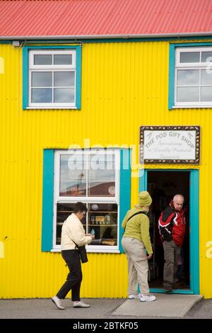 Yellow store on the Jetty in Port Stanley, Falkland Islands (Islas ...