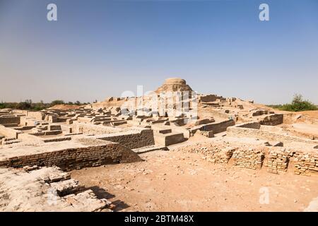 Mohenjo daro, Buddhist stupa, Indus Valley Civilisation, 2500 BCE ...