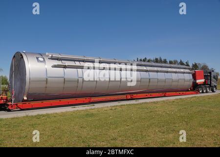 convoy exceptional (special load Stock Photo - Alamy