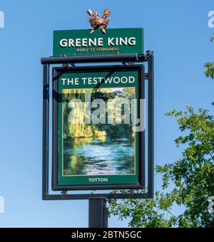 The Testwood public house, a Greene King pub, Salisbury Road, Totton ...