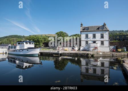 Bowling Harbour and Forth & Clyde Canal Stock Photo - Alamy