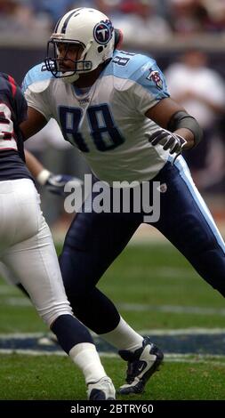 Tennessee Titans tight end Erron Kinney (88) celebrates with wide ...