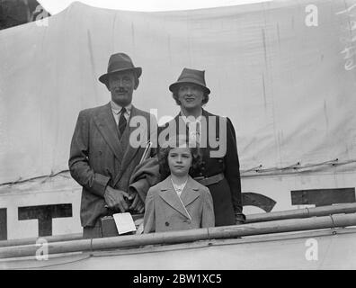Mr Philip Merivale and his wife Gladys Cooper with her daughter Sally ...
