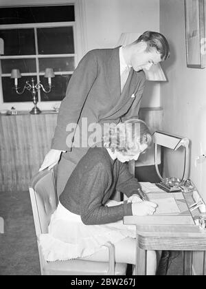 Cecilia Colledge, British figure skater Stock Photo - Alamy