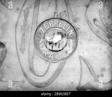 Zeppelin raid on London 1915 Stock Photo - Alamy